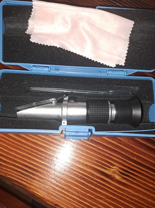 refraktometar za med