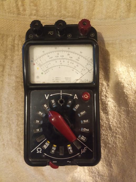 Stari analogni univerzalni instrument