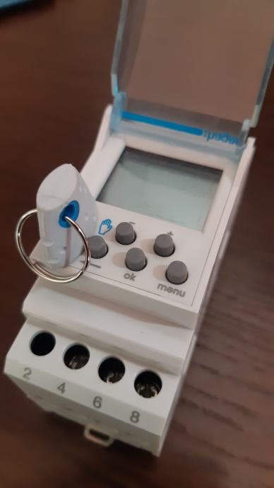 Trofazno digitalno brojilo za struju sa preklopnikom