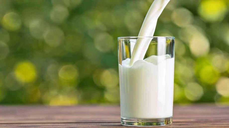 Svježe domaće kravlje mlijeko