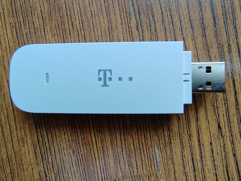 Internet USB stick Alcatel LinkKey IK40V 4G, kratko korišten, kao nov.