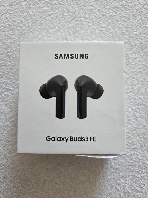 Samsung tablet S10 lite i slušalice