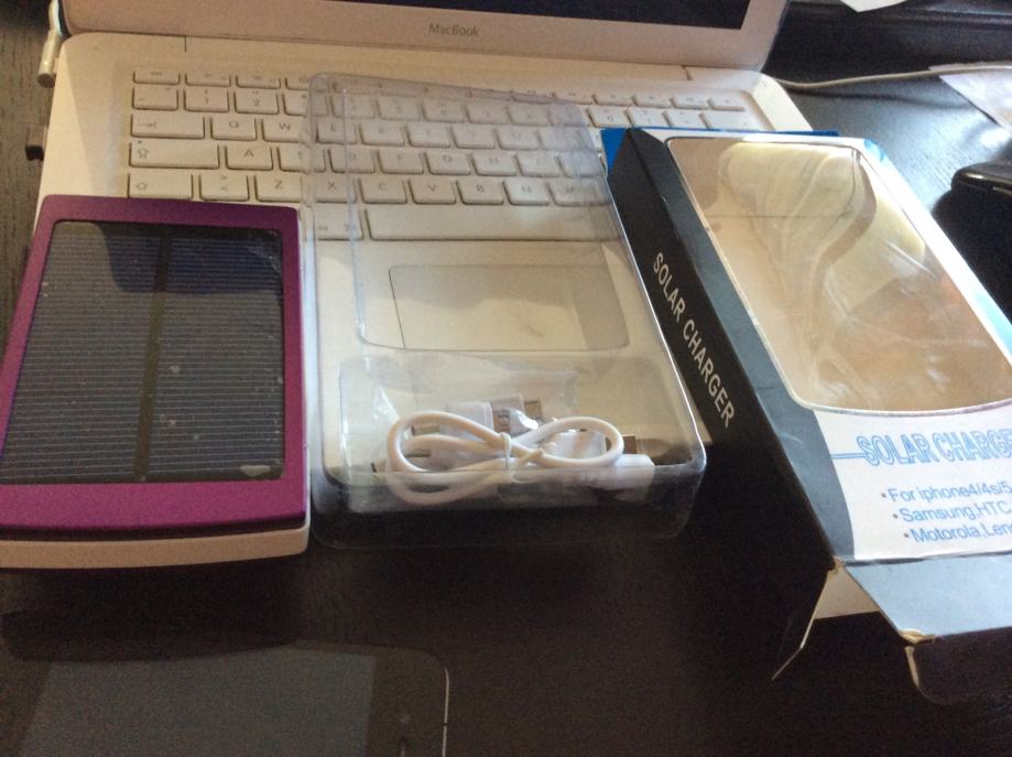 Baterija punjac solarna