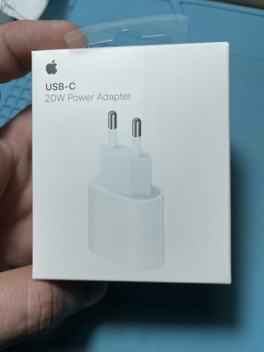 iphone punjac 20w original pod garancijom,novo zapakirano