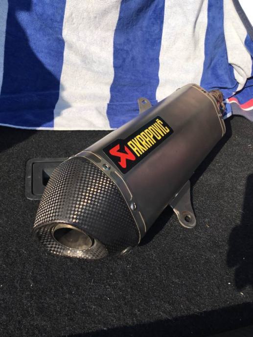 Beverly 300 350 Akrapovic auspuh top