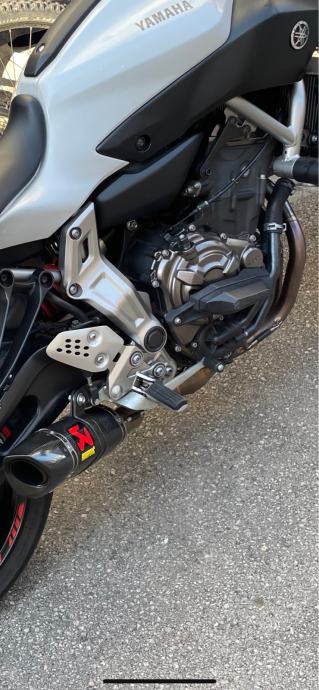 MT07 / R7 / XSR 700 / Tracer 07 Akrapovic Carbon-sa granama +GARANCIJA