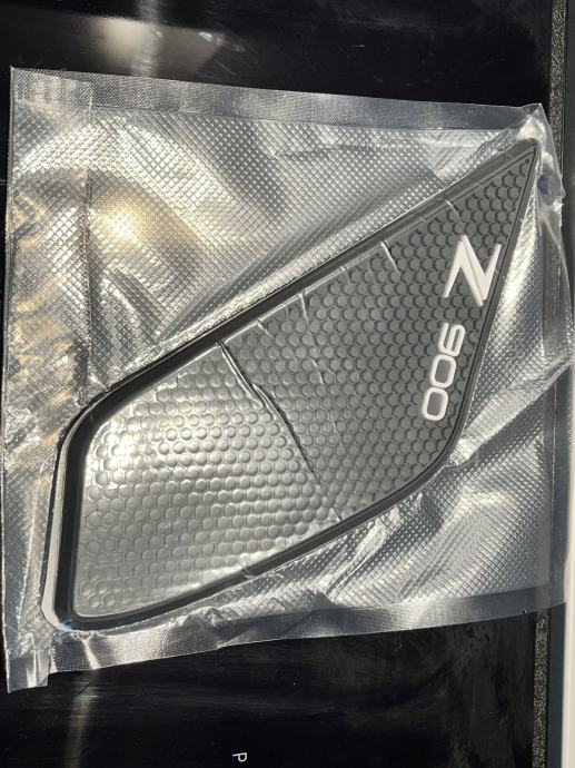 KAWASAKI Z900/SE- TANK PAD- VRHUNSKI- LOGO