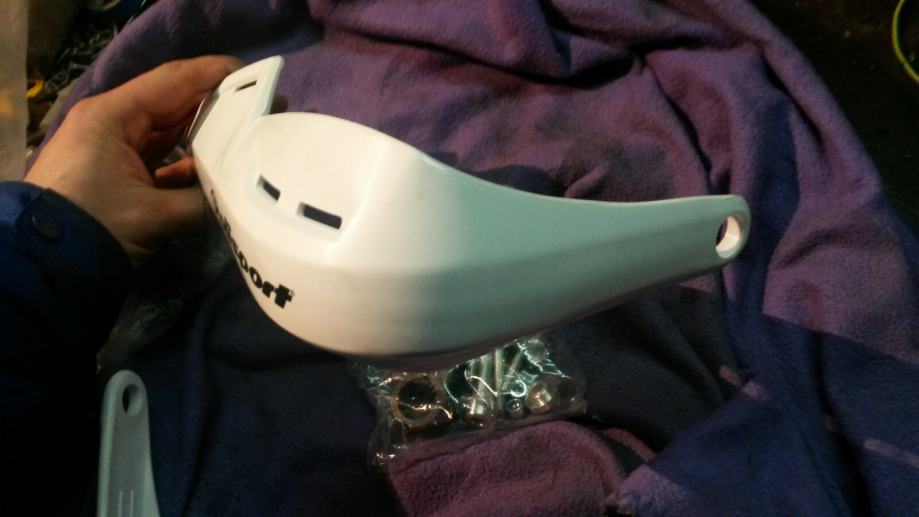 stitnici za ruke polisport NOVO