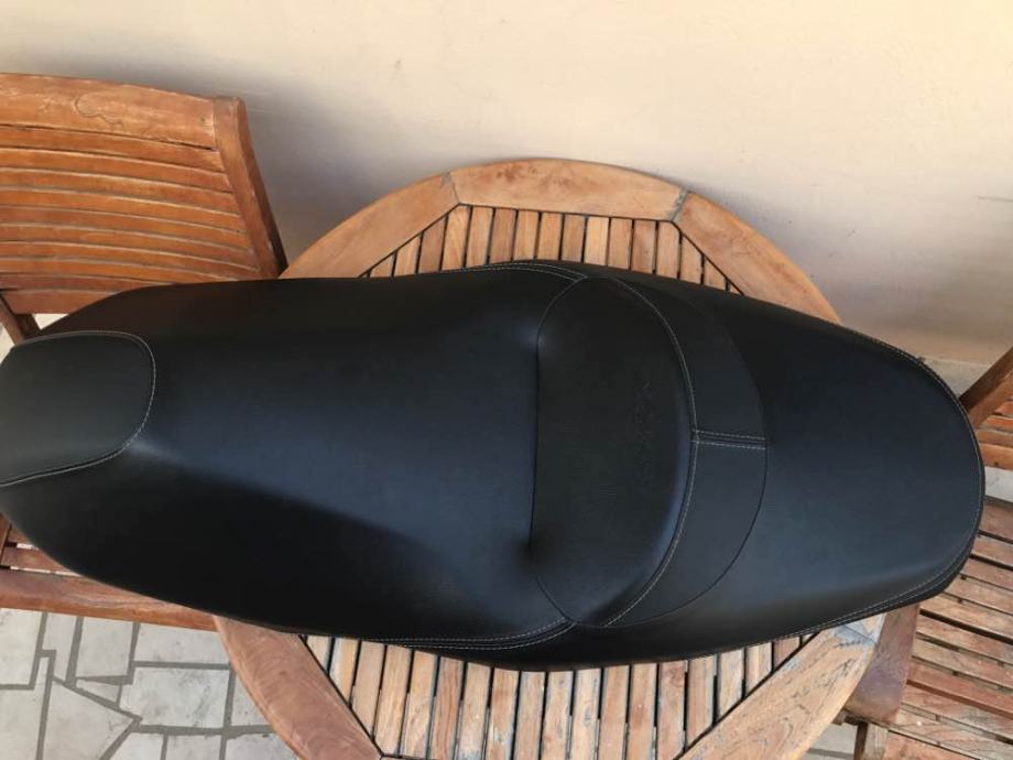 Yamaha x max 300 NOVO SJEDALO