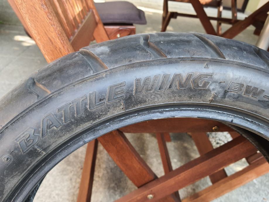 Bridgestone Battle Wing BW 502