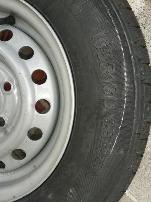 Guma i felga 13 Cola za auto prikolicu