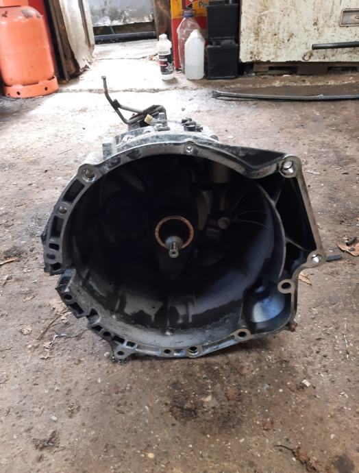 Bmw 3 e90 320d getriba rucni saltung 6 brzina 160 tisuca km
