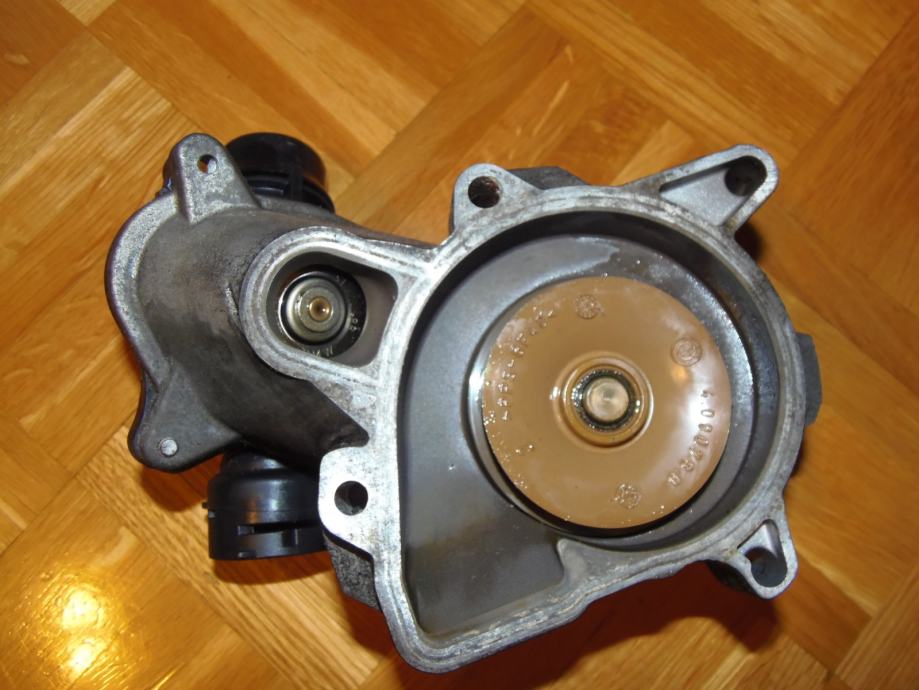 BMW E90 ORIGINAL VODENA PUMPA KAT.BR. 11517790471