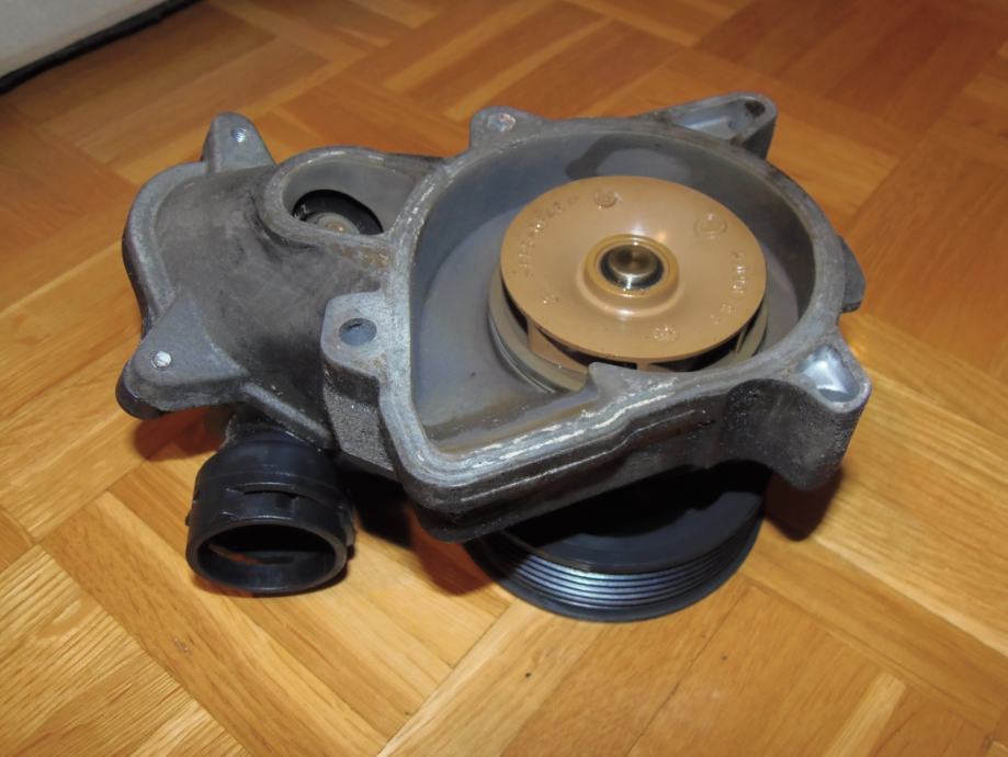 BMW E90 ORIGINAL VODENA PUMPA KAT.BR. 11517790471
