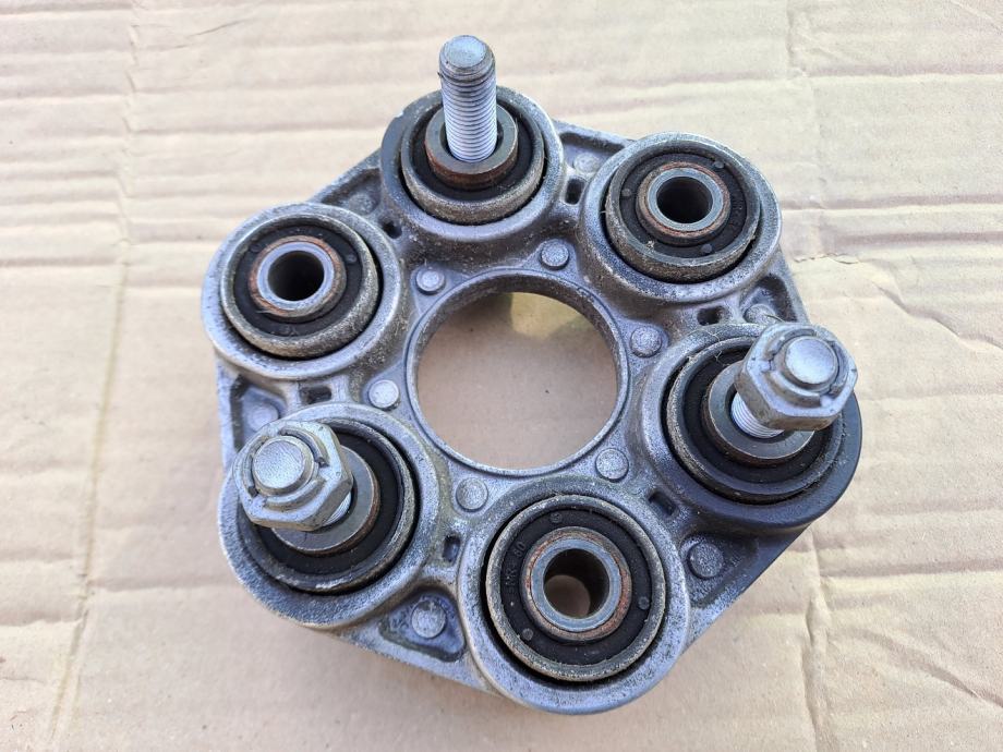 BMW F01 F06 F10 F20 F30 HARDIJEV ZGLOB HARDI GUMA NA KARDANU 520d 530d