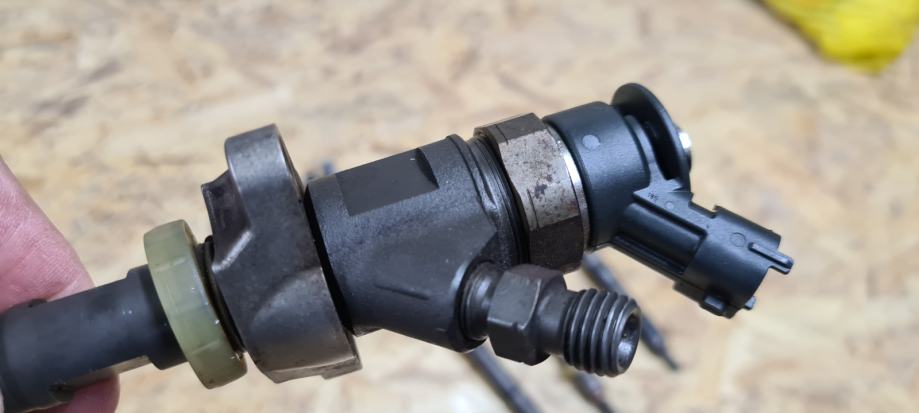 DIZNA, BRIZGALJKA, SAPNICA, INJEKTOR BOSCH 0445110297, ZA 1,6 HDI