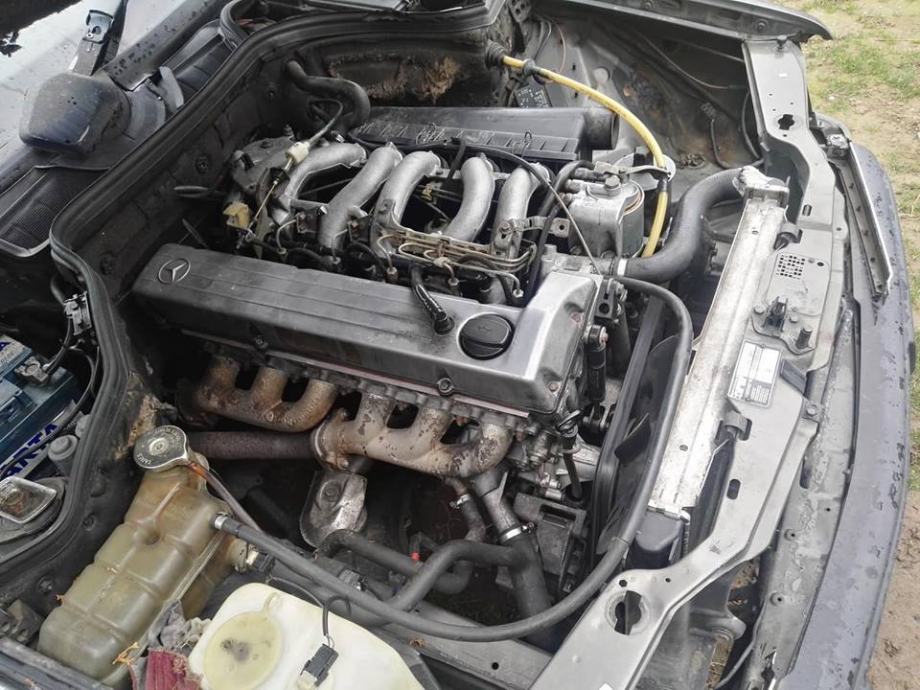 Mercedes 300d W124 motor sa svim agregatima! ODLIČAN