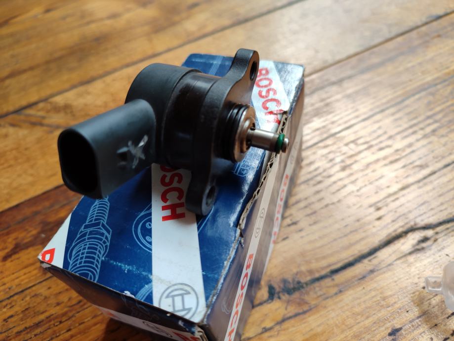 Mercedes regulator tlaka goriva A6110780149 ISPRAVNO