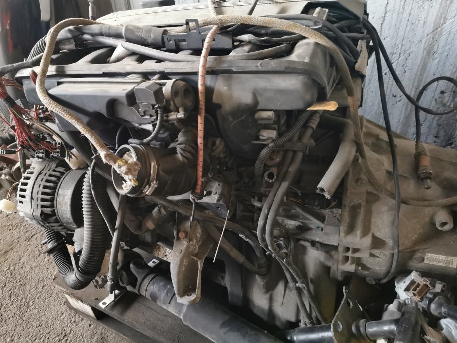 Motor BMW M52B25