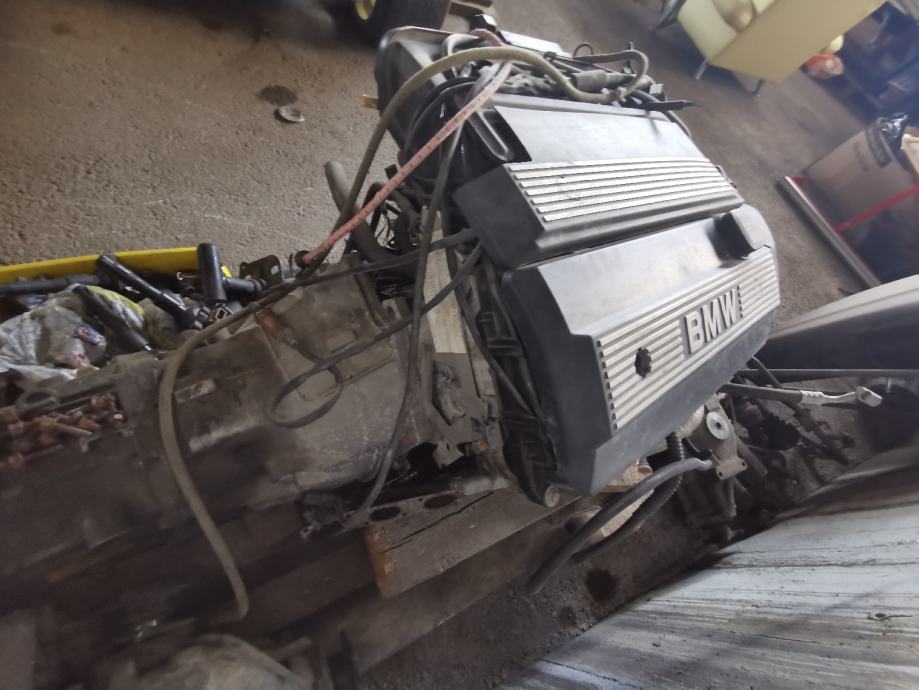 Motor BMW M52B25