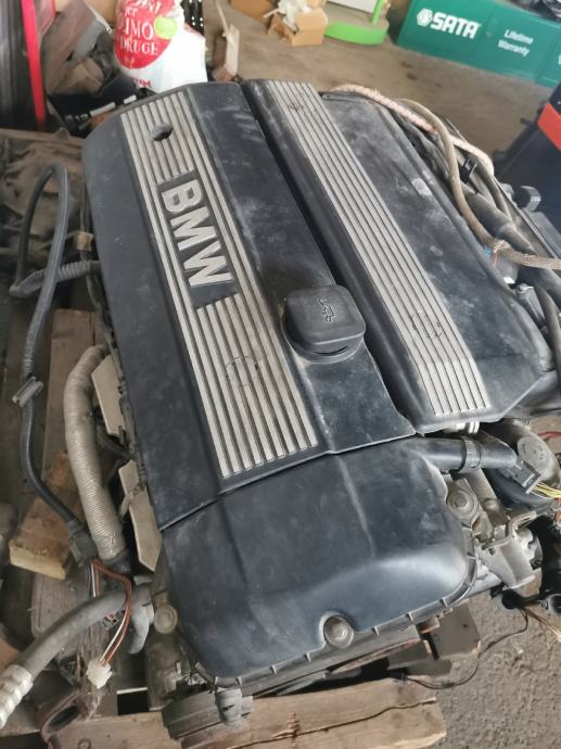 Motor BMW M52B25