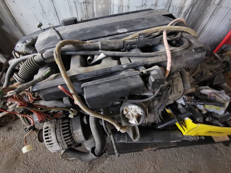 Motor BMW M52B25