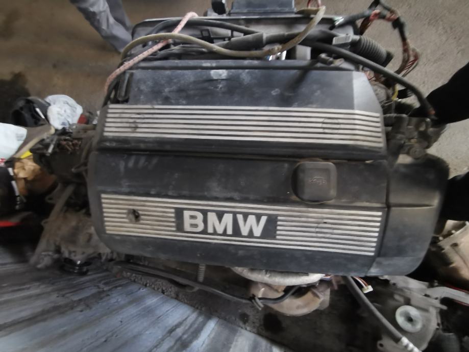 Motor BMW M52B25