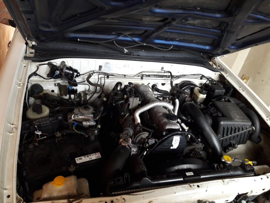 Motor Mazda B 2500