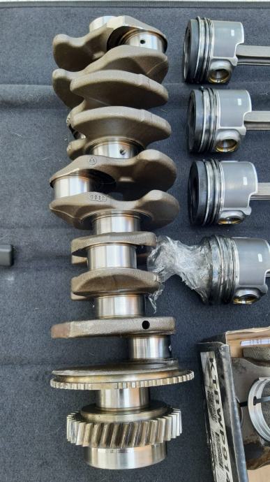 MOTOR VW T5 2.5 TDI 2009.god