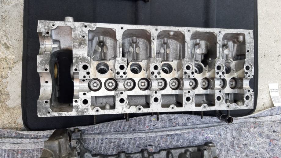 MOTOR VW T5 2.5 TDI 2009.god