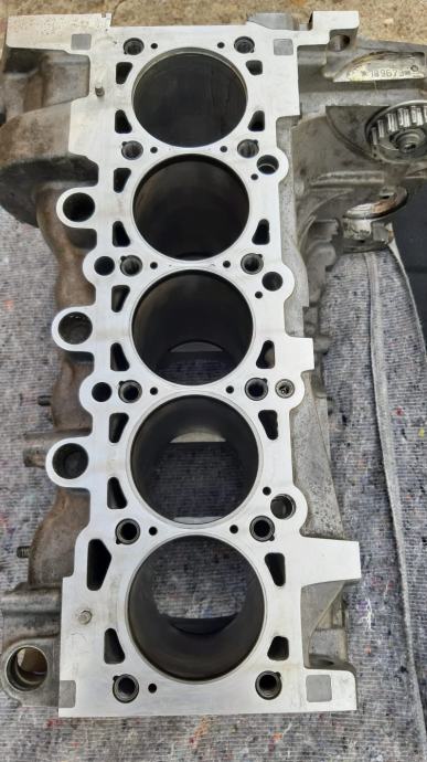 MOTOR VW T5 2.5 TDI 2009.god