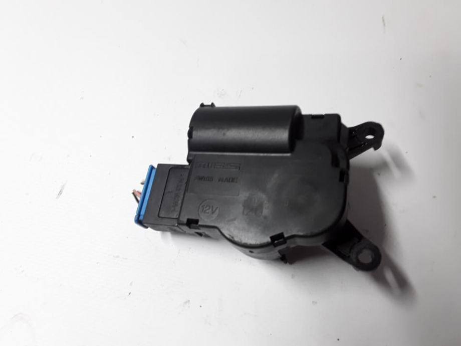 MOTORIC KLAPNE 52411483R03 3093694 Volkswagen TUAREG 2002-2006