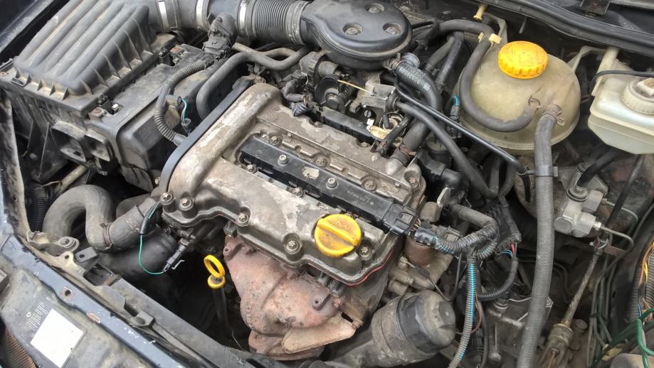 Opel Corsa B, motor 1.0 12V (X10XE) neispravan