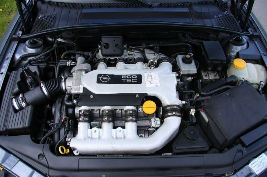 Opel Vectra b v6 c25xe motor u dijelovima