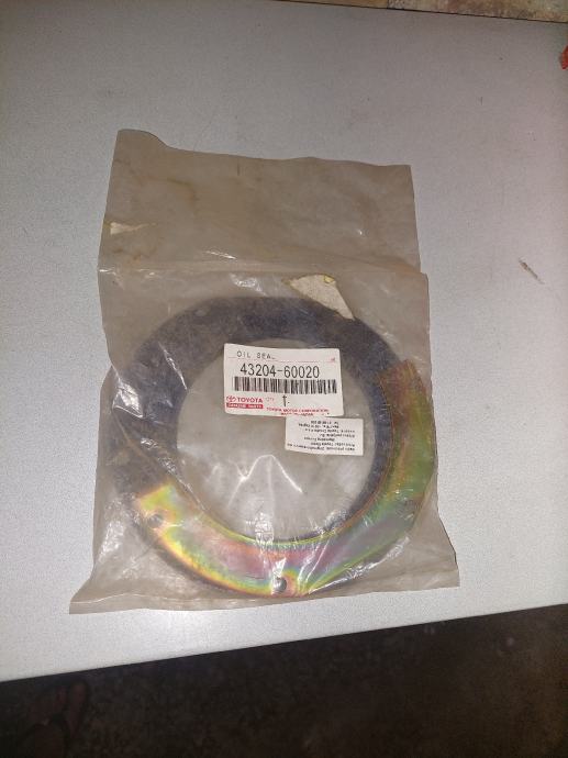 PODSKLOP BRTVE, ULJE Originalna Toyota (4320460020)