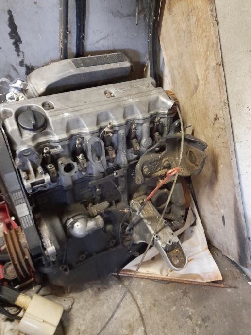 Prodajem motor od audija a6 c4 petak ,2,5tdi