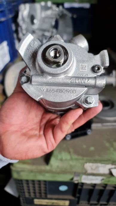 pumpa za ulje mercedes