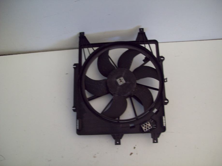 Renault Clio II [98-] 2004 1.2 Ventilator motora 7701045816