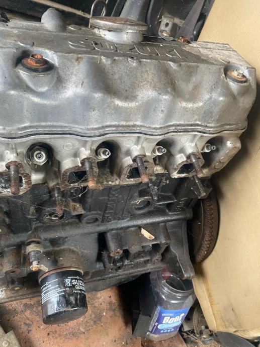 Suzuki samurai motor