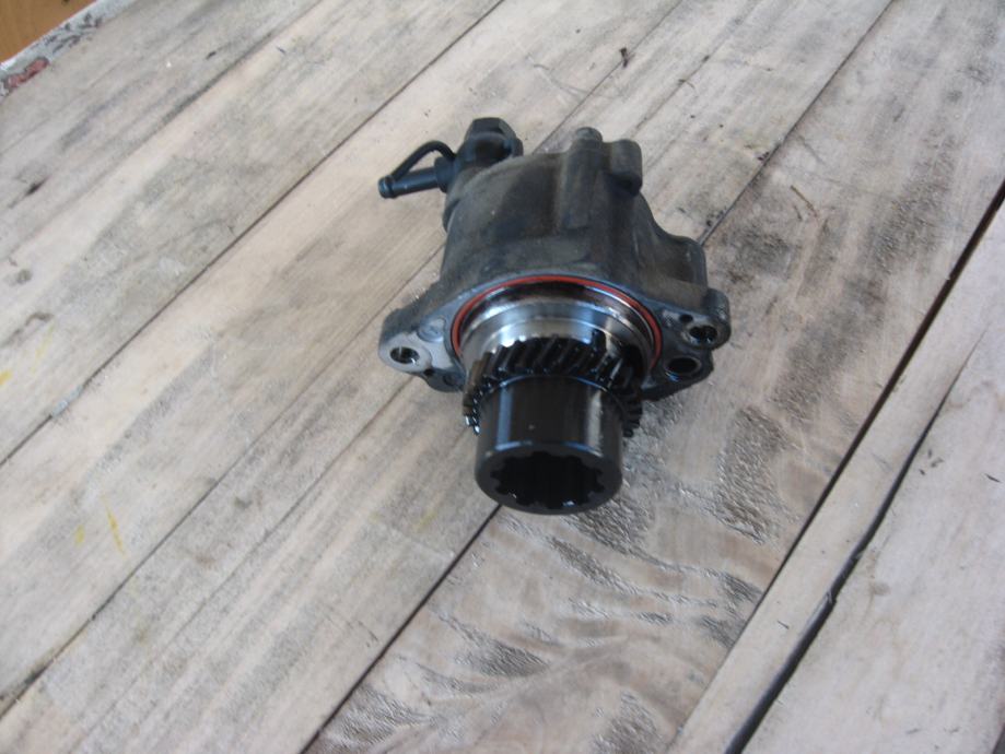 TOYOTA LAND CRUISER 3.0 TD GX VAKUM PUMPA ŠALJEM POŠTOM