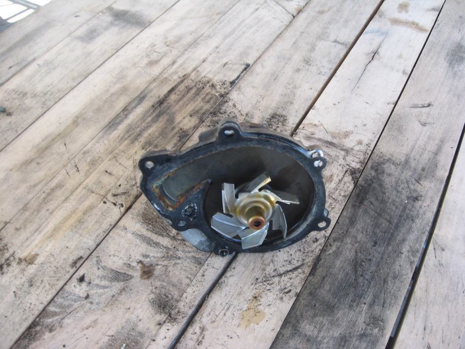 TOYOTA LAND CRUISER 3.0 TD GX VODENA PUMPA ŠALJEM POŠTOM