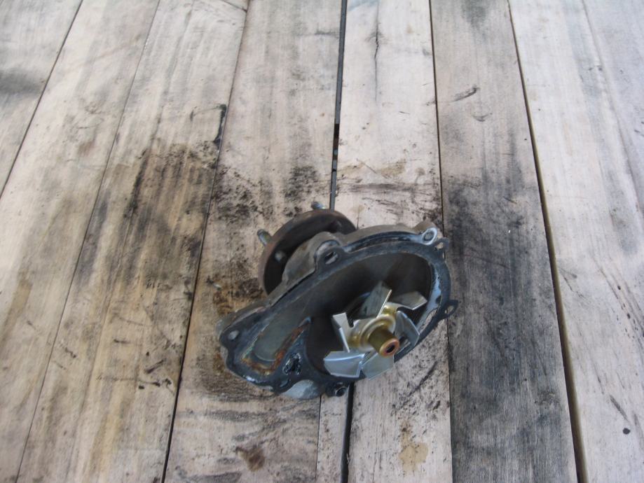 TOYOTA LAND CRUISER 3.0 TD GX VODENA PUMPA ŠALJEM POŠTOM