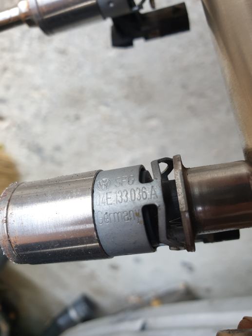 VW Golf 7 1.4 TSi - INJEKTOR UBRIZGAVANJA / DIZA / DIZNA 04E 133 036 A