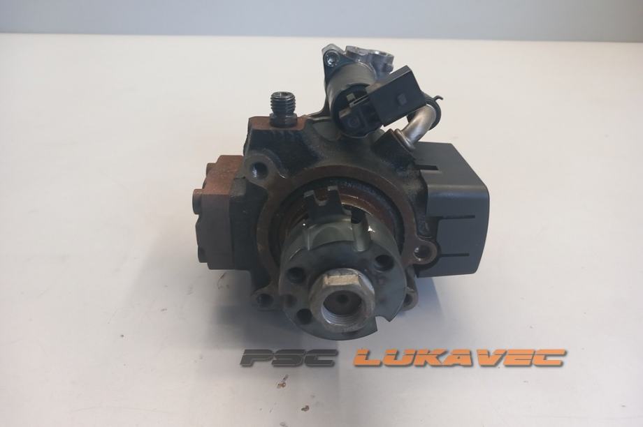 VW GOLF VI 1.6 TDI VISOKOTLAČNA PUMPA 03L130755AL