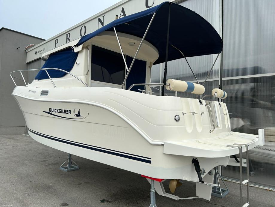 2010 Quicksilver 700 Weekend Cummins 150 diesel ***Pronautika***
