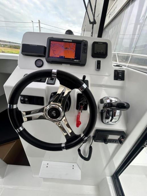 2016 Beneteau Barracuda 8 Suzuki DF 300 sa 380 sati ***Pronautika***