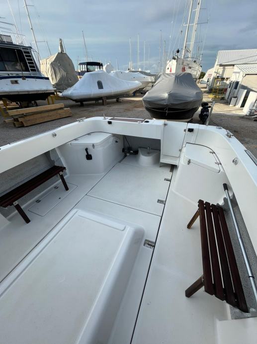 Arvor 25 Mercruiser 220hp diesel