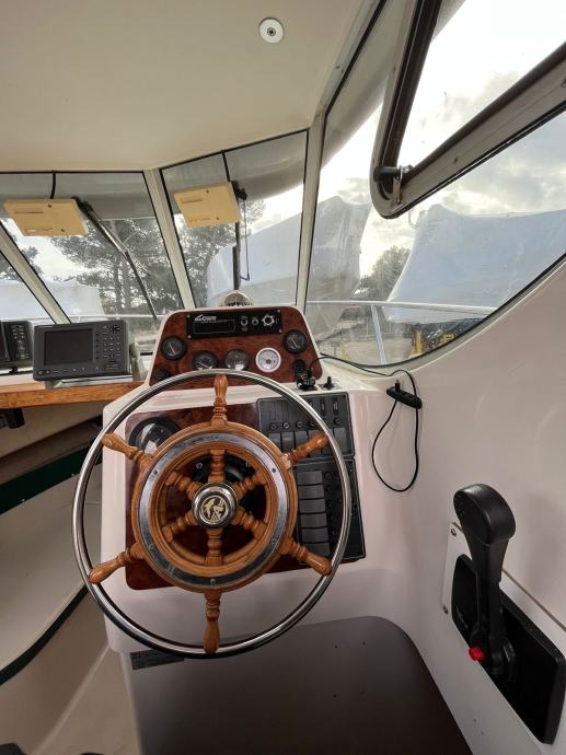 Arvor 25 Mercruiser 220hp diesel