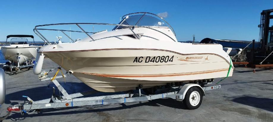 Quicksilver 540 cabin