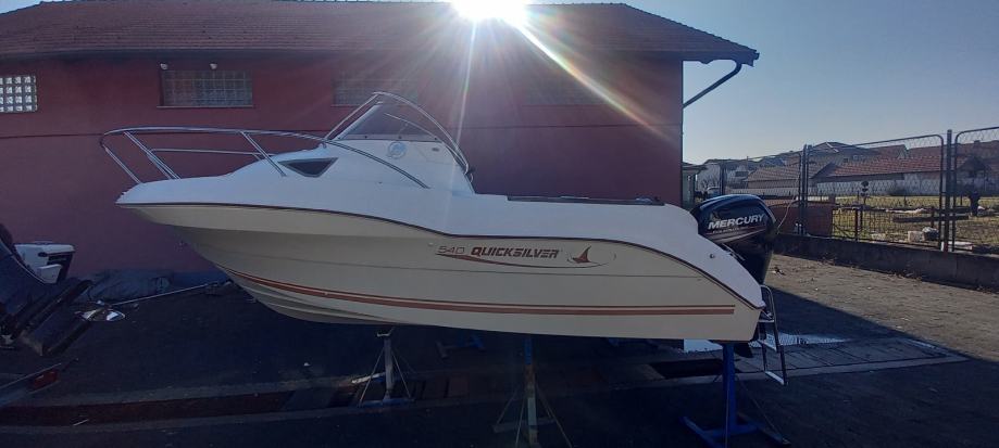 Quicksilver 540 cabin